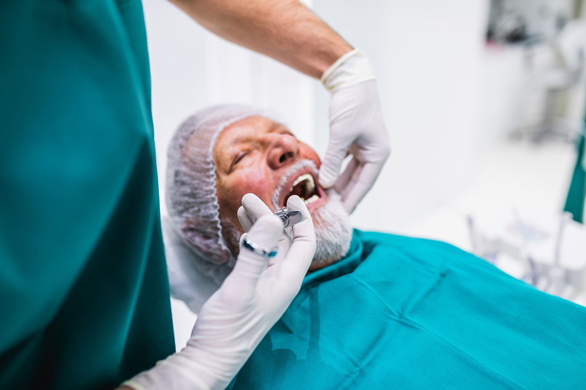 Oralna hirurgija - Stamenkovic Dental Clinic